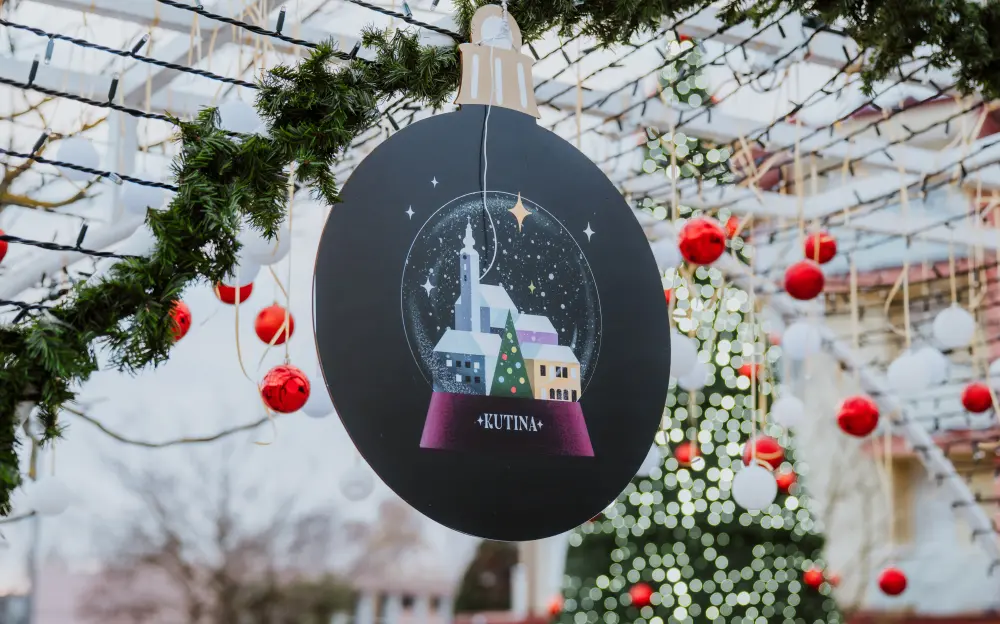 ADVENT U KUTINI 2025. SVEČANO OTVOREN: BLAGDANSKA ČAROLIJA I PROGRAM ZA ...